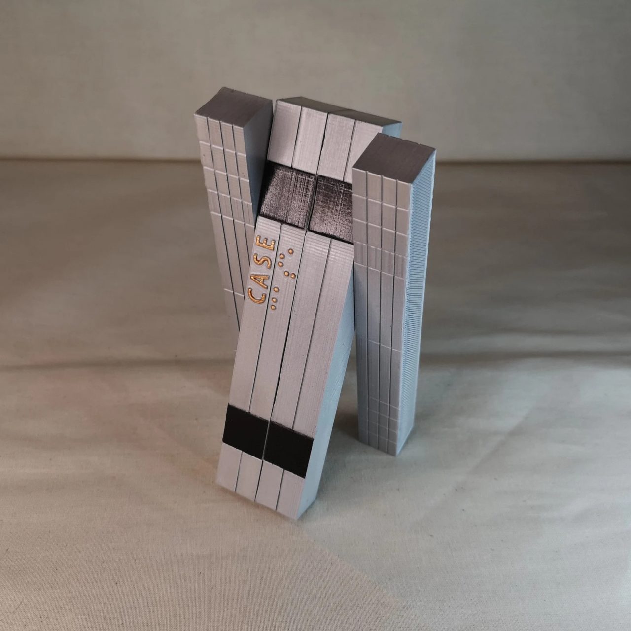 CASE Interstellar réplica del robot - Amperio Azul